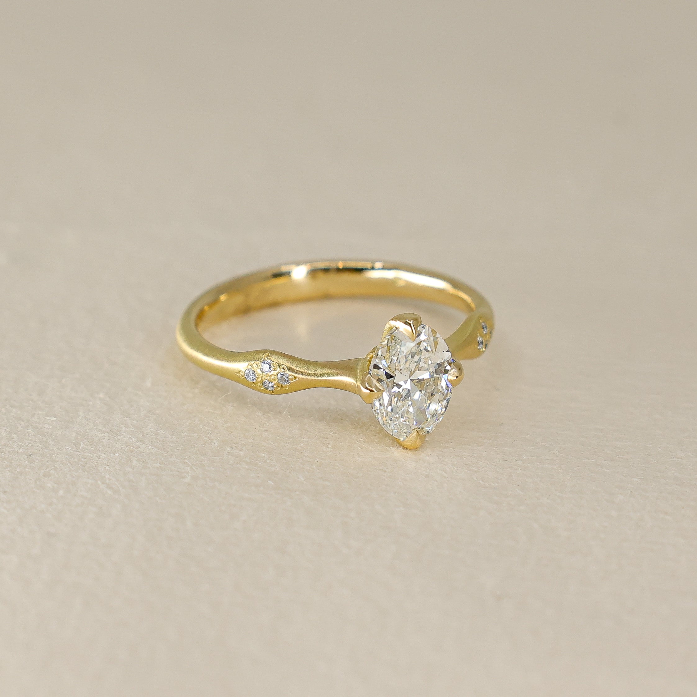Oval Rosebud Ring – Adel Chefridi
