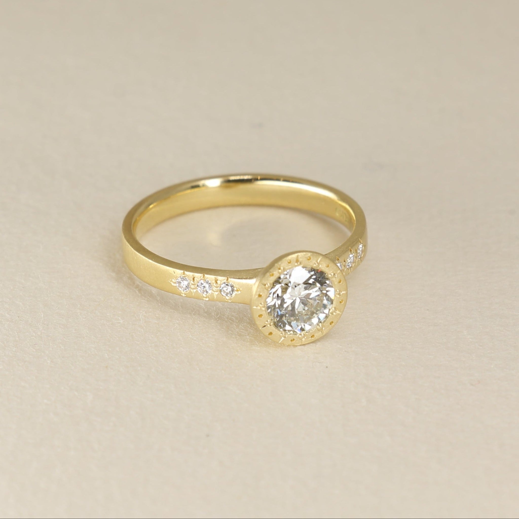 ENGRAVED BEZEL SETTING